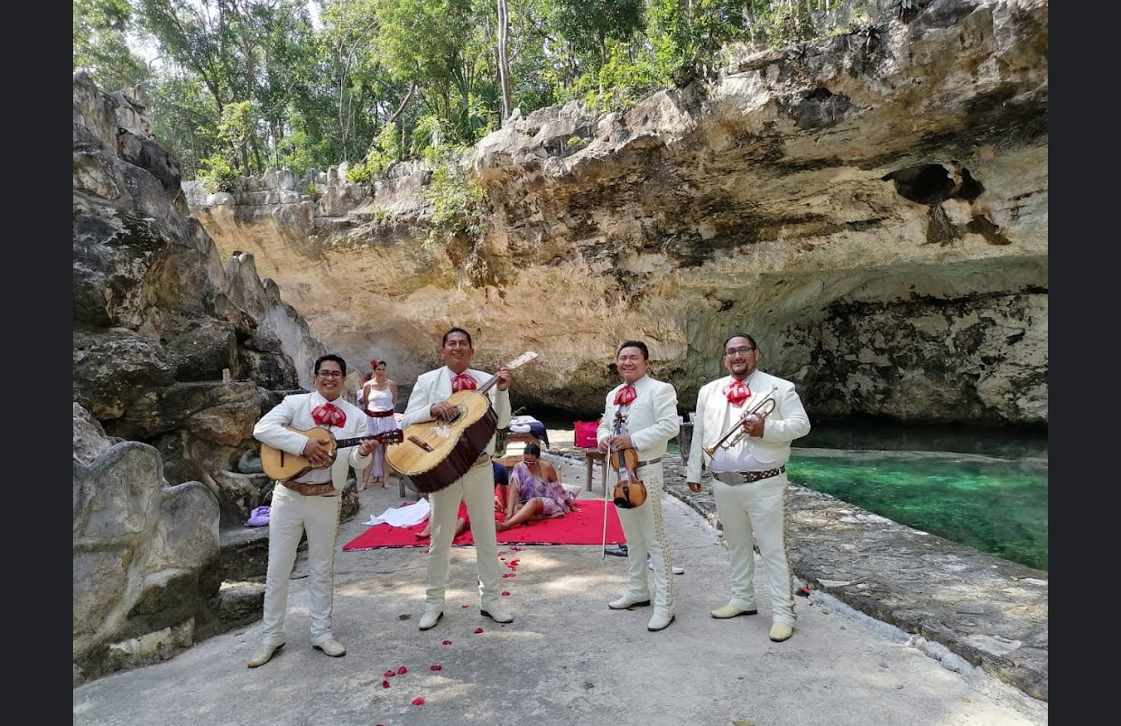 Mariachis en Tulum mariachi águilas del caribe - superola