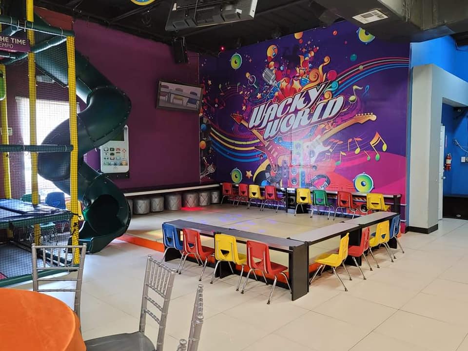 WACKY WORLD (salon de eventos) - Superola