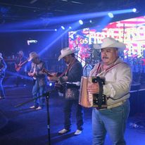 Los Traileros Del Norte (OFICIAL) - Superola