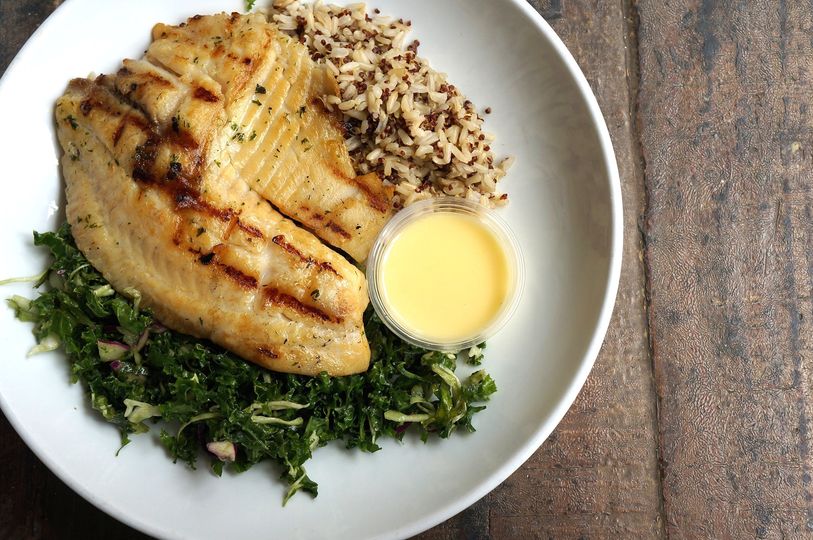 Pier 76 Fish Grill (Pier 76 RIverside Plaza) - Superola