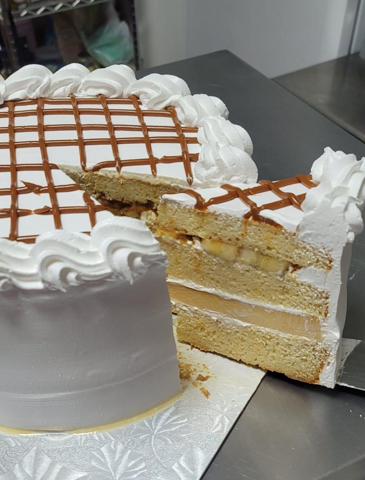 Queen’s Cakes & Cupcakes - Superola