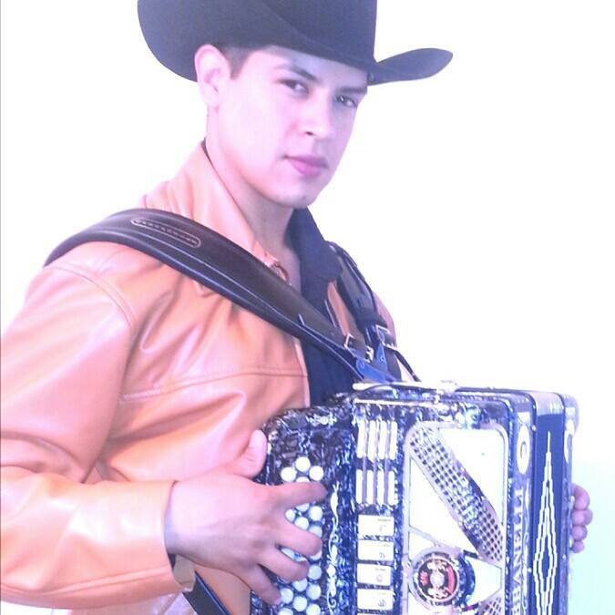 Chuy Navarro y los Comandantes - Superola