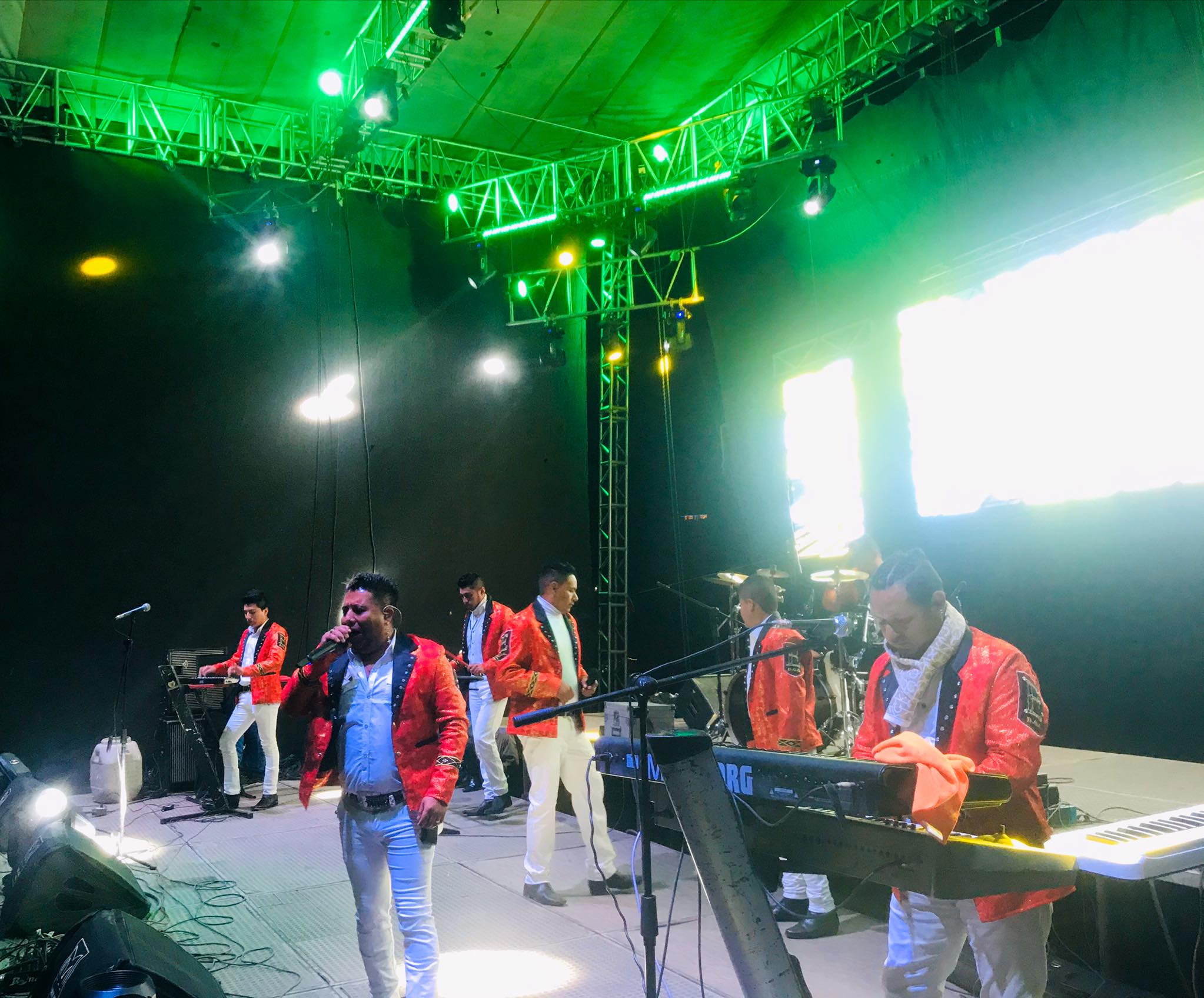 GUSTAVO GARCÍA Y SUS ELEGIDOS - Superola