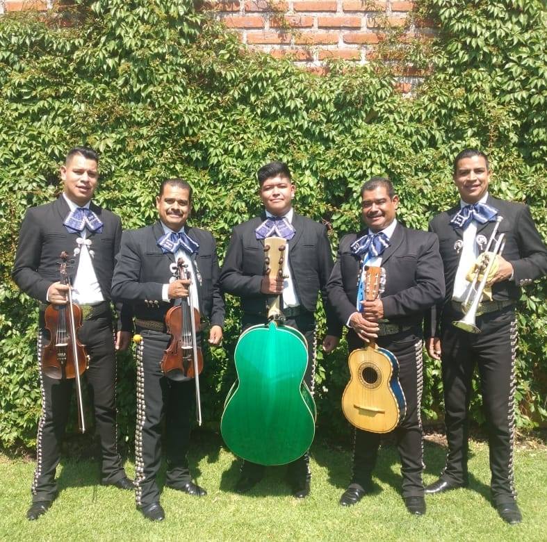 Mariachi Gallos De Oro Gdl - Superola