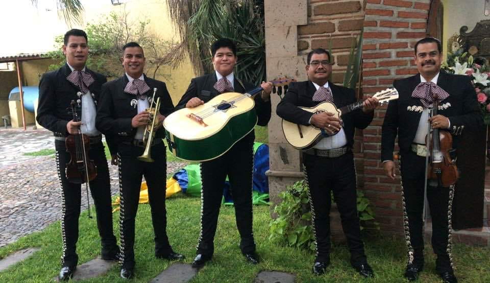 Mariachi Gallos De Oro Gdl - Superola