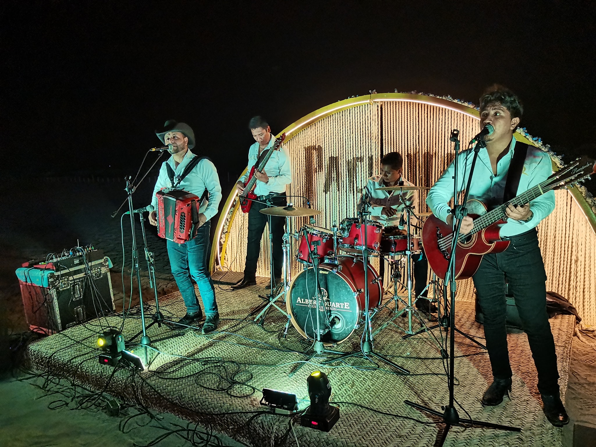 Albert Duarte y sus guerreros - Superola