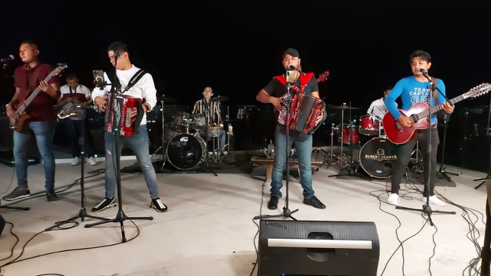 Albert Duarte y sus guerreros - Superola