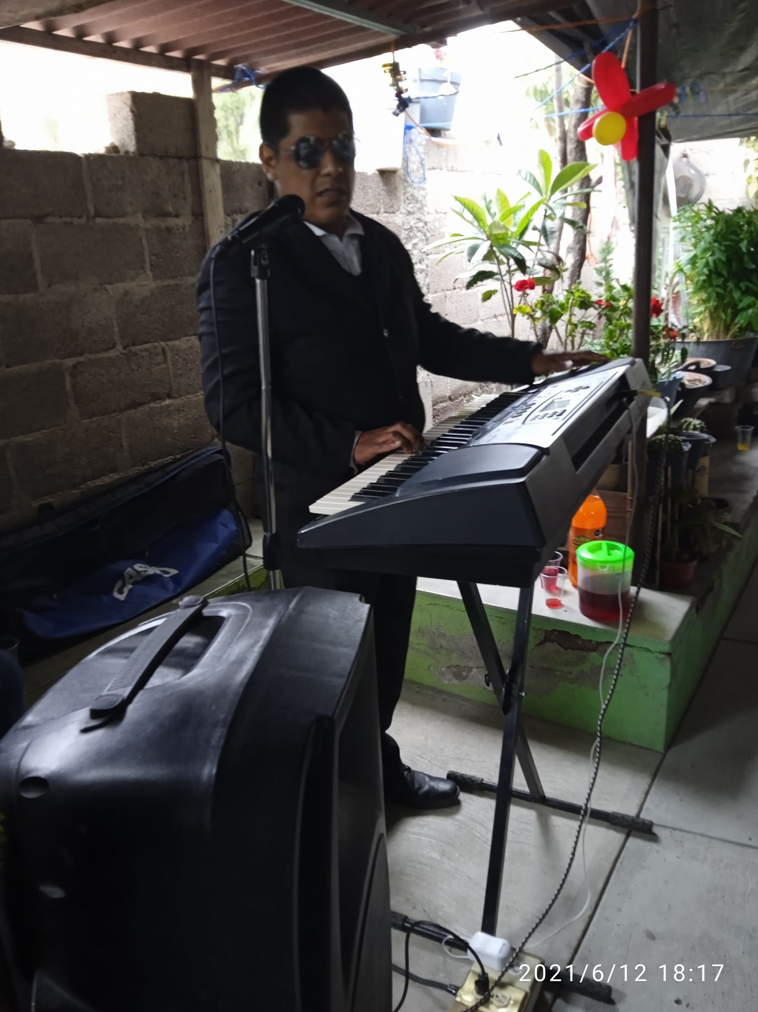 Genaro Reyes y sus teclados - Superola