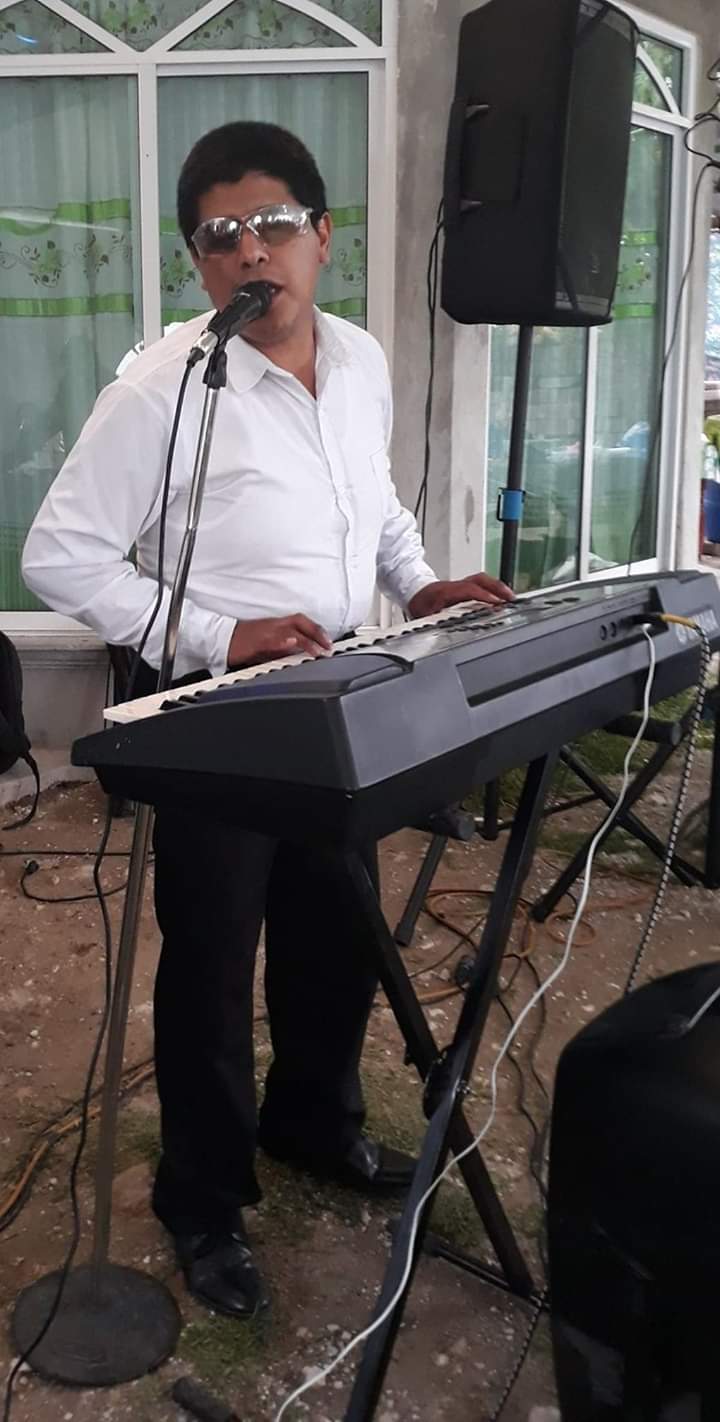 Genaro Reyes y sus teclados - Superola