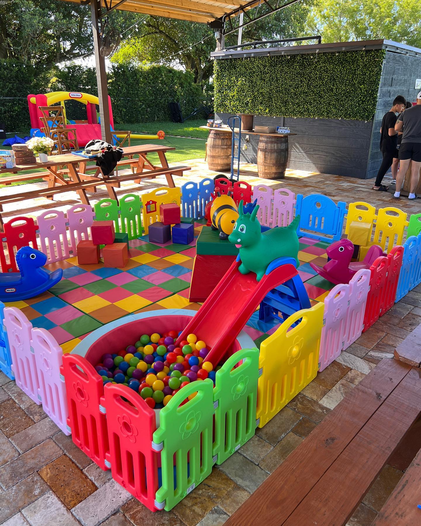Bounce Around Party Rental - superola