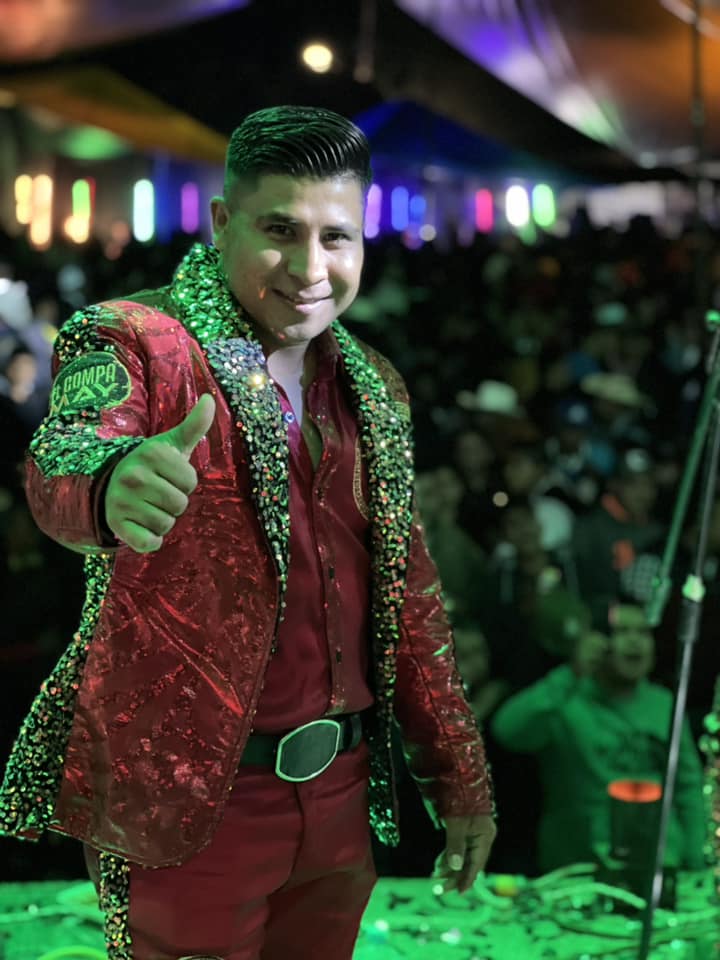 Emmanuel León y Sus Elegantes - Superola