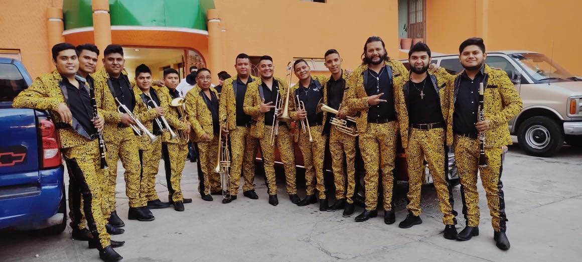 Banda Peligro (Banda Peligro de Morelos Oficial ) - Superola