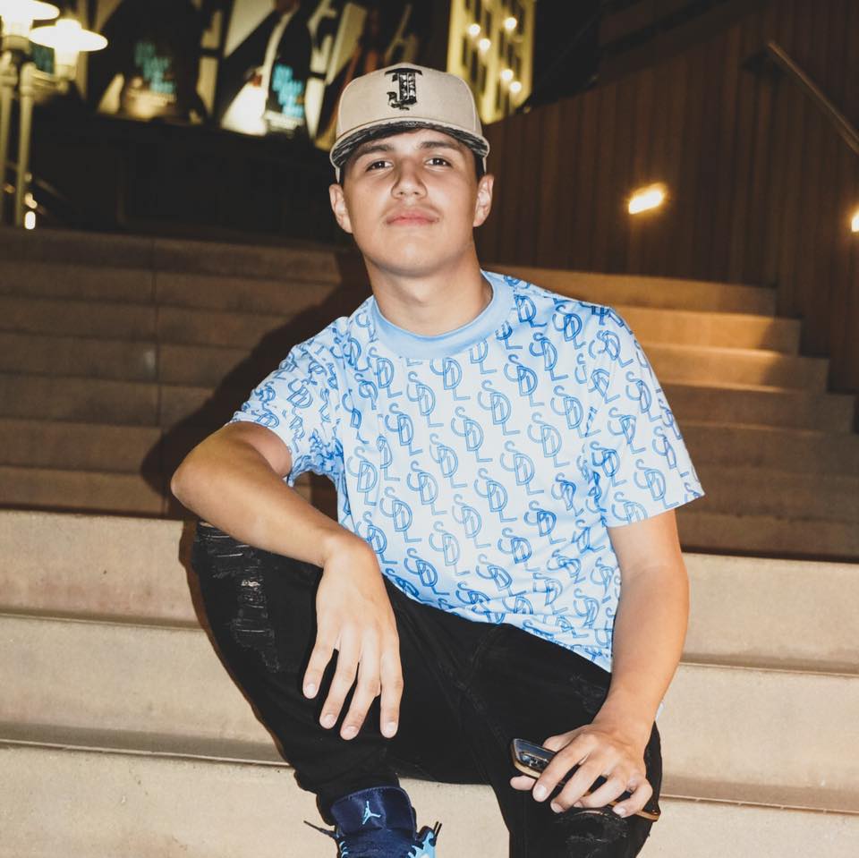 Alex Favela - Superola