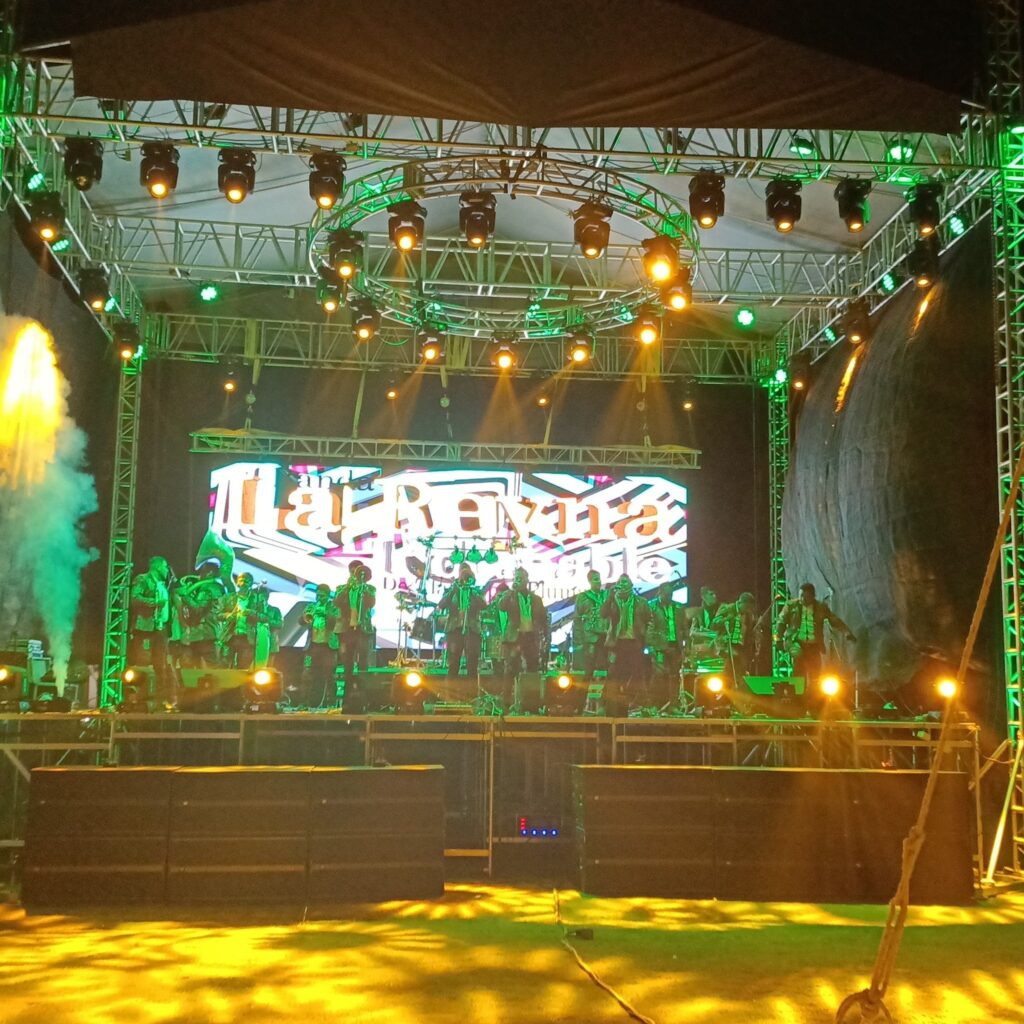 BANDA LA REYNA INDOMABLE - Superola