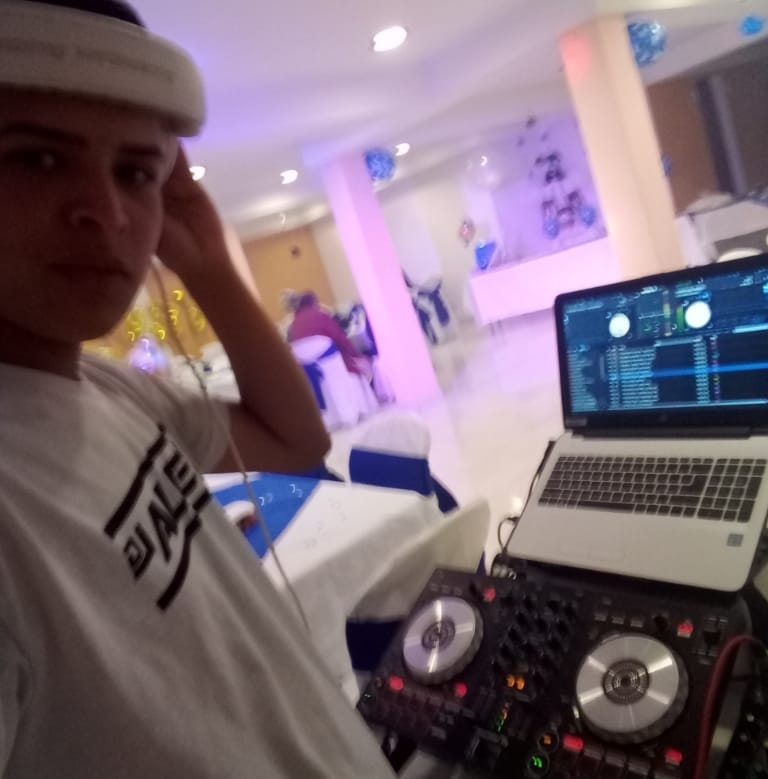 Alexis Urrea DJ - Superola