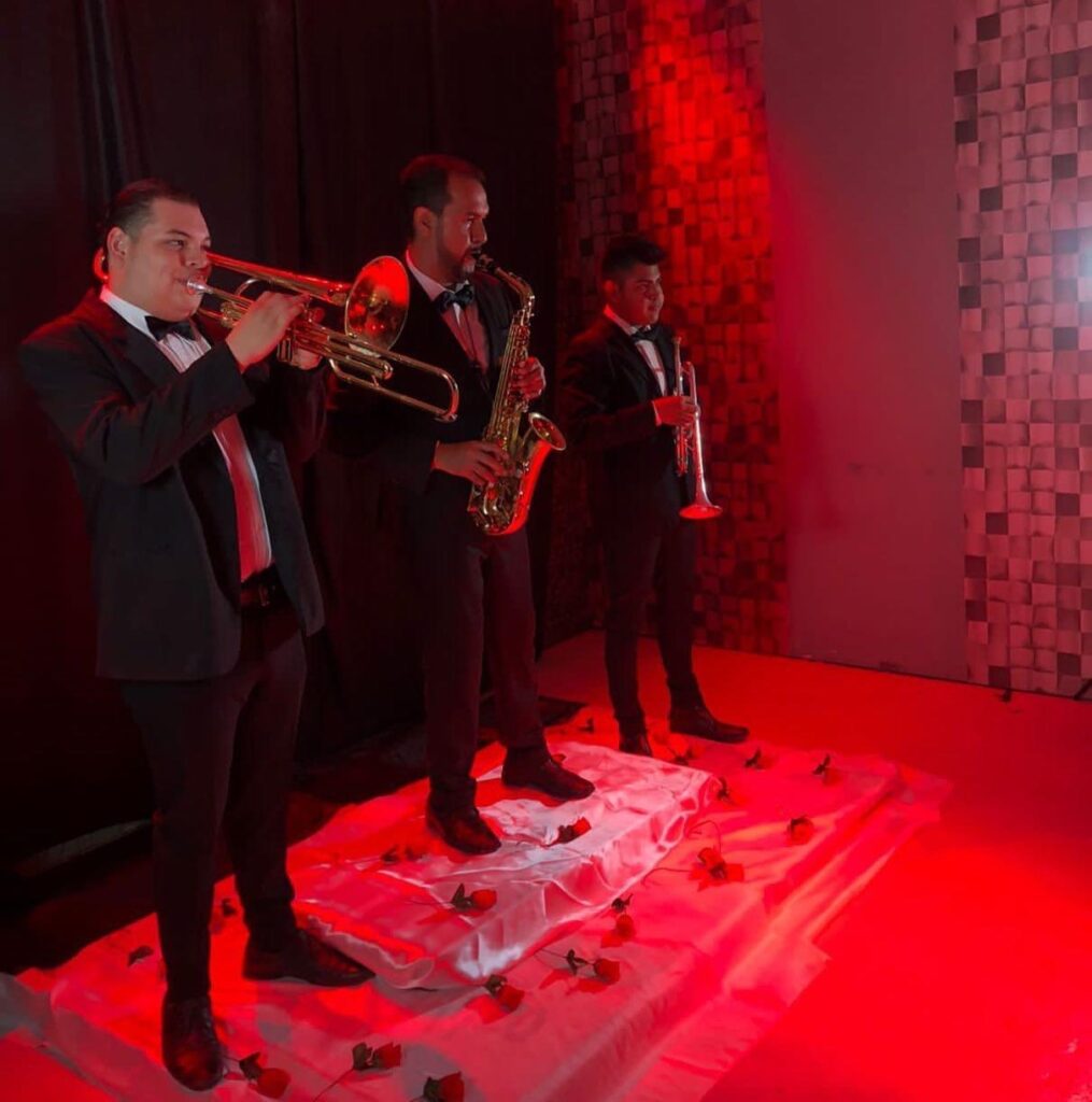 Grupo Músical LOS CLASICOS MAZATLAN - Superola