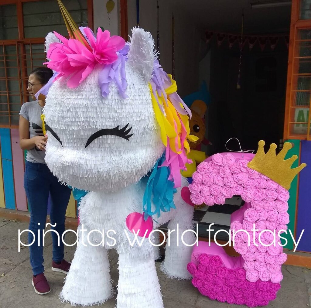 Piñatas world fantasy - Superola