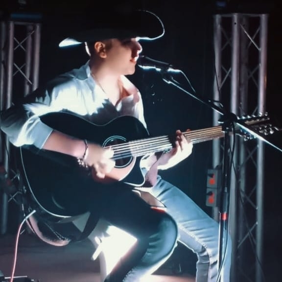 Dustin Garza Oficial - Superola